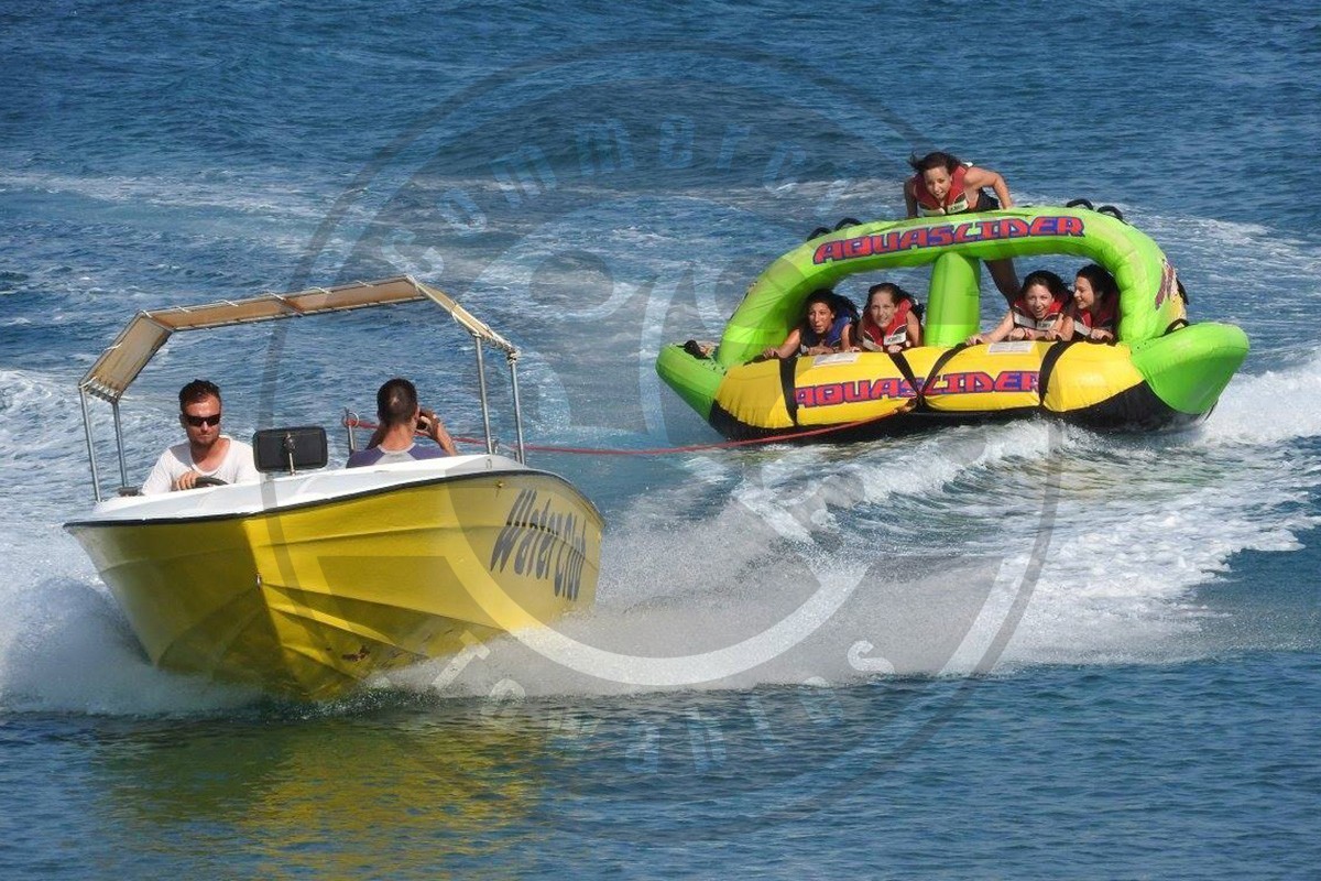 AQUASLIDER WITH ROOFTOP COMMERCIAL TOWABLE